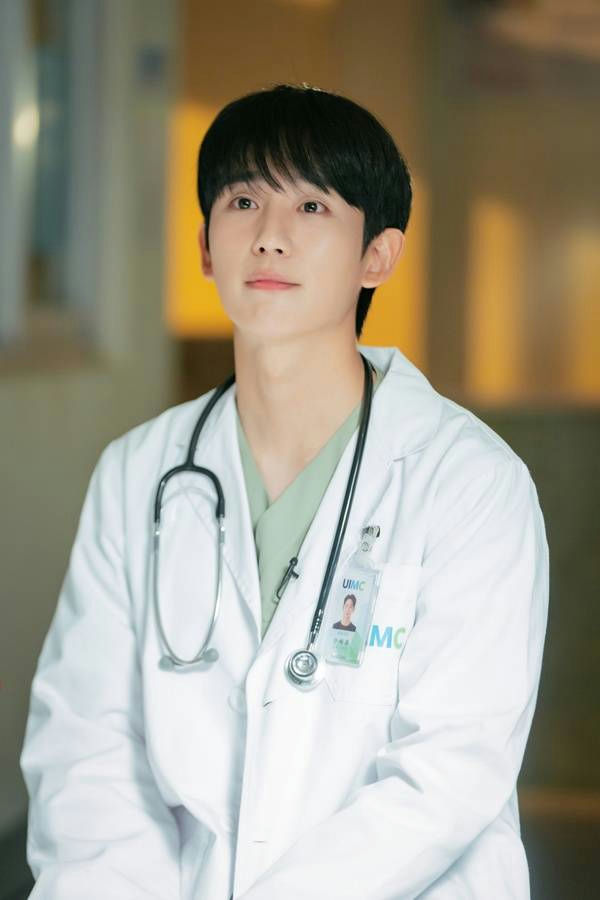 Jung Hae-in Takes on First-Ever Doctor Role 13 Years After Debut ...
