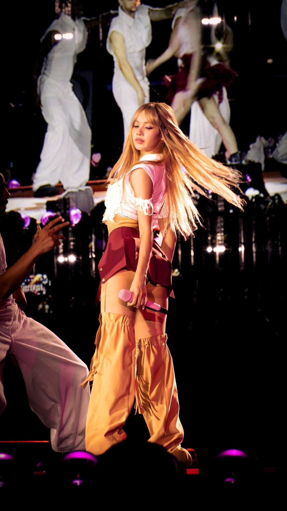 Lisa’s 'Pretty Savage' Dance Break Goes Viral for All the Wrong Reasons ...
